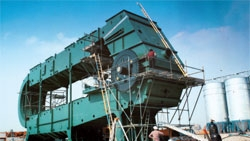 Chain drive powers large load in oil extractor | Machine Design